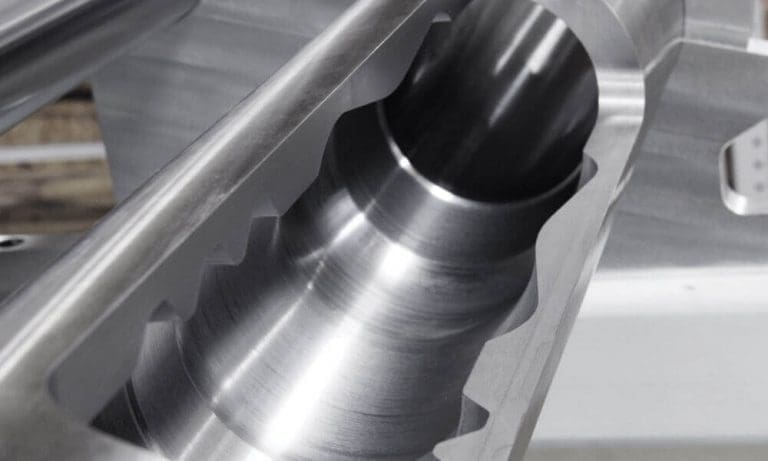 Bottle Boring for Deep Profiles | Video - UNISIG deep hole drilling systems